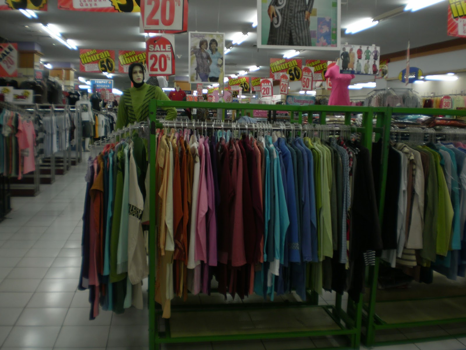 Peralatan Display Toko Baju - Populer