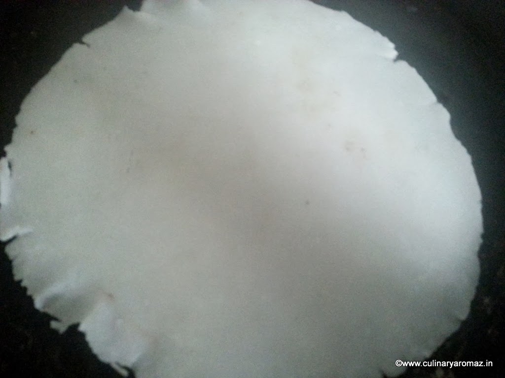 Culinary Aromaz: Ari Pathiri (Flattened Rice Powder Bread)