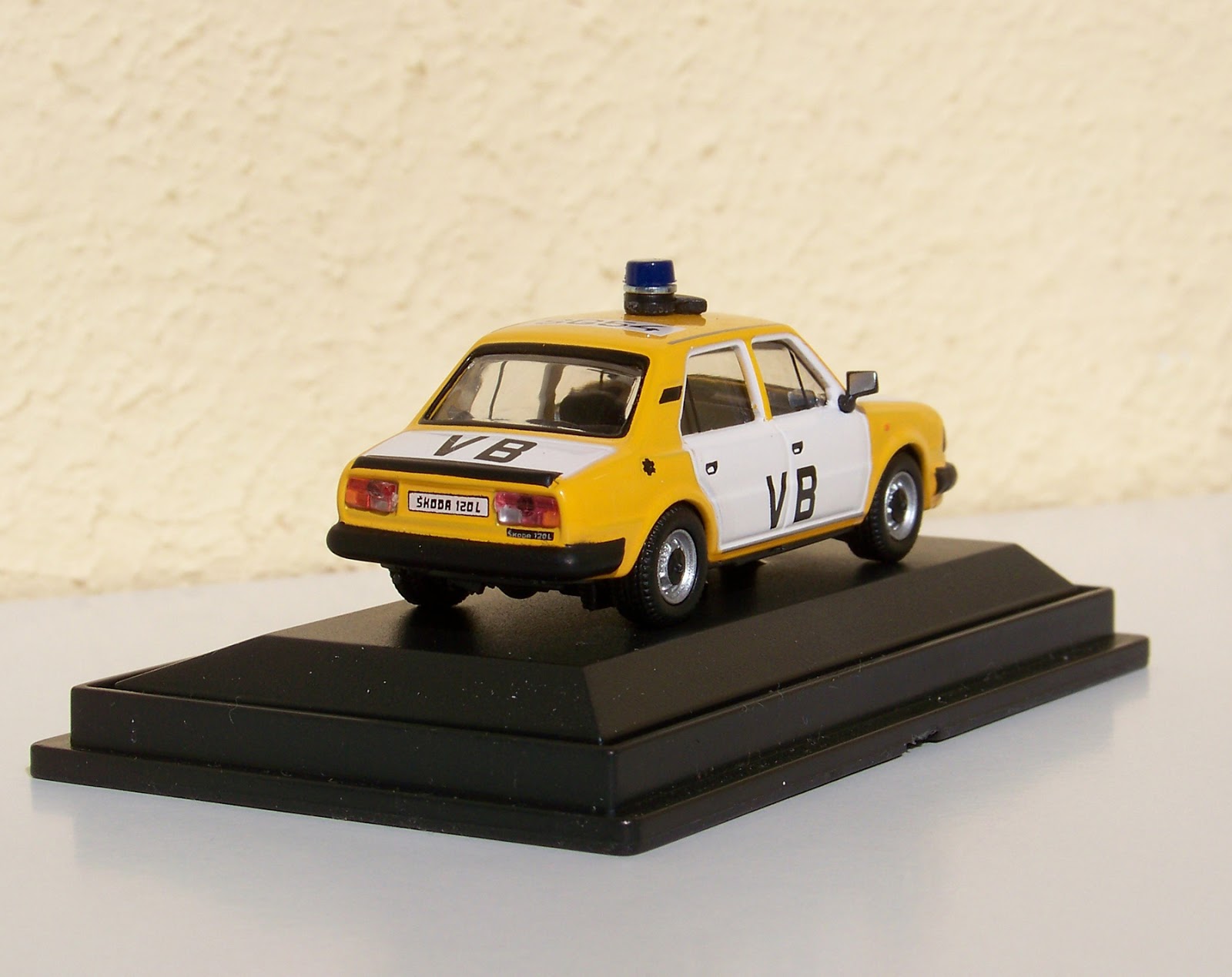 Incredible Mini Garage: Skoda 120 GLS (Type 742) 1983 VB 1/72 Abrex