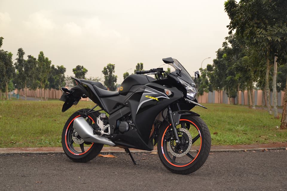 Black CBr Beast | Honda Cbr 150 R Wallpapers Reviews Specifications ...