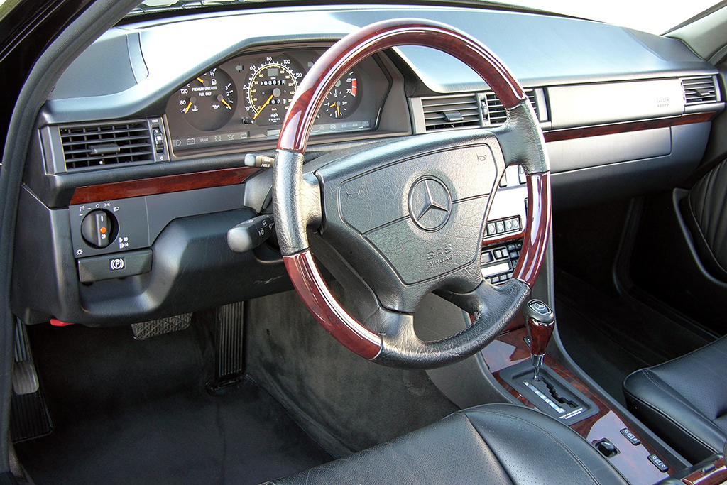 1994 Mercedes-Benz W124 E500 040 Gloss Black | BENZTUNING