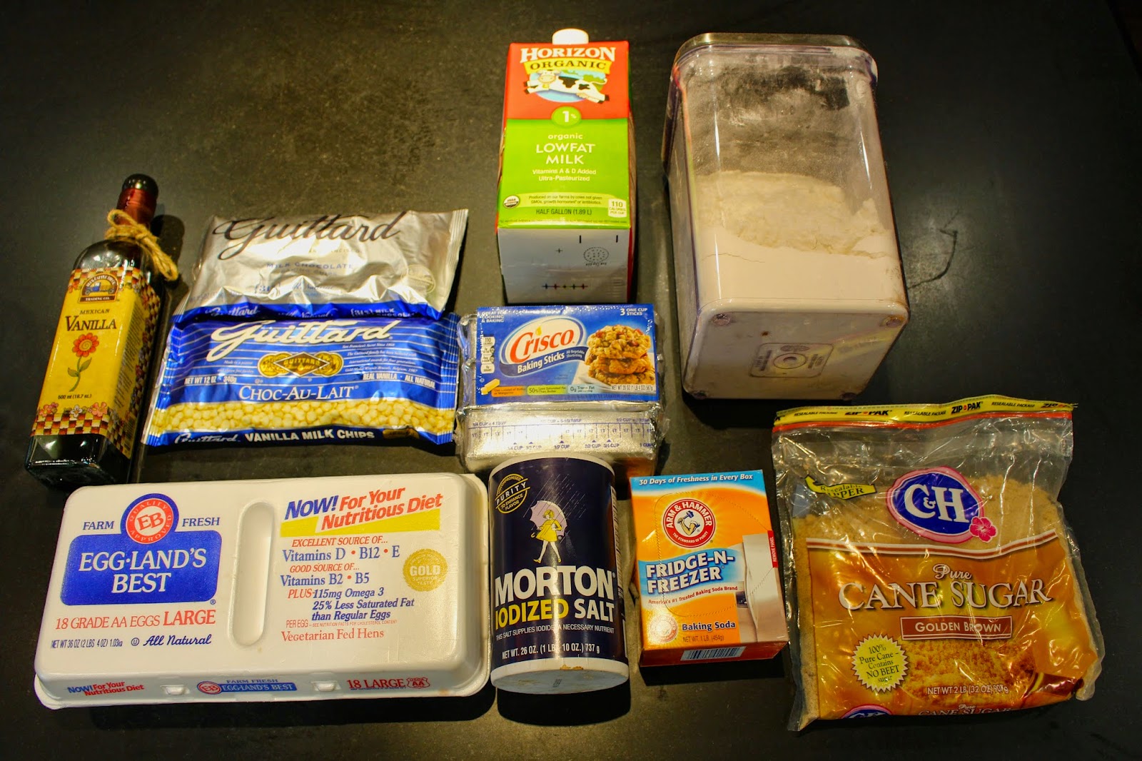 the ginger's goodie grams: Mom's {famous} Chocolate Chip Cookies