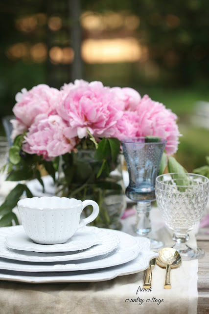 7 romantic inspired simple table settings that are perfect - French ...