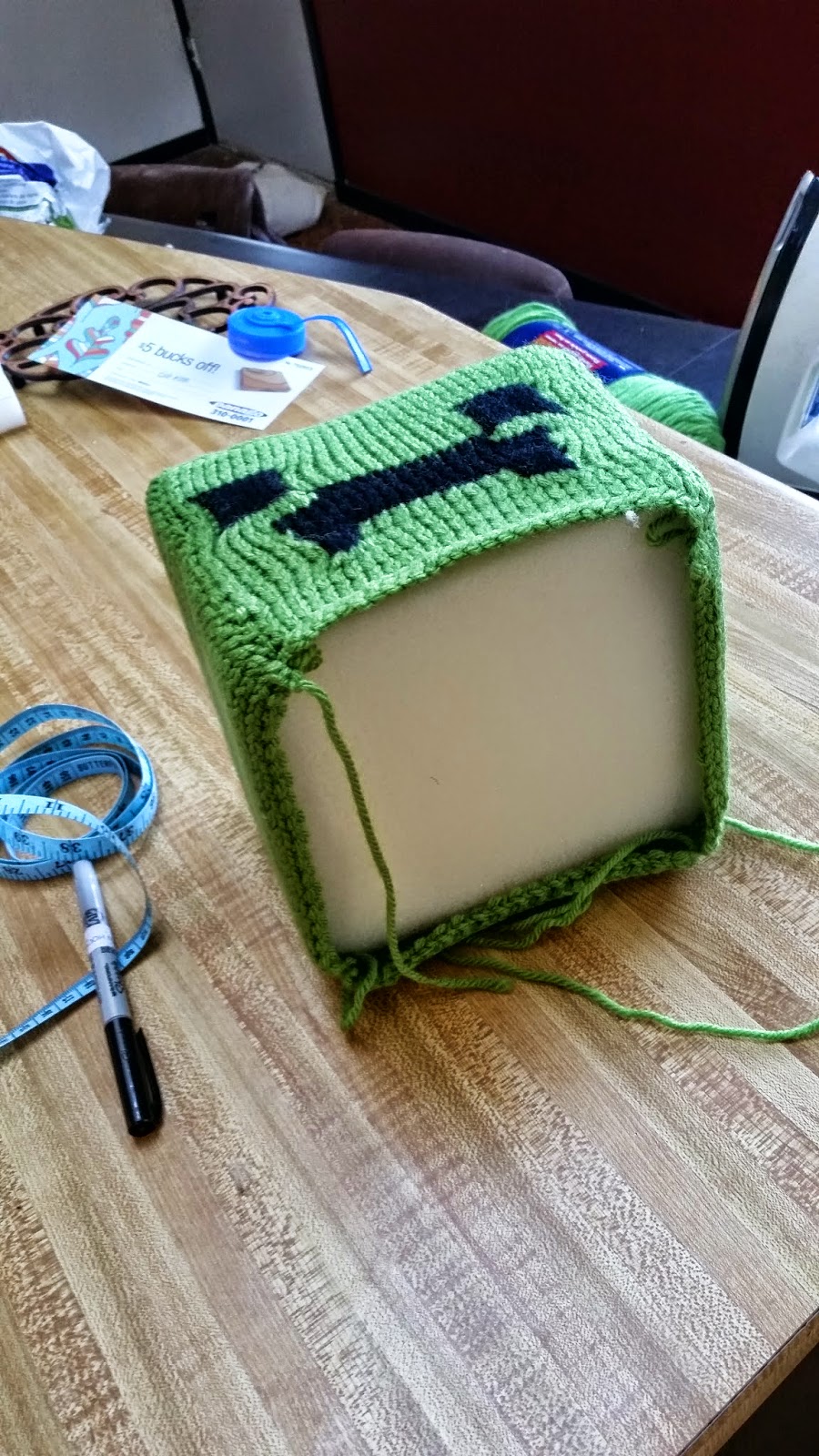 Tangled Yarns: knitting up some tall tales: Knitted Minecraft Creeper