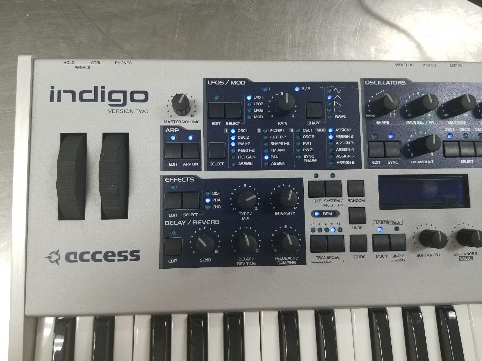 MATRIXSYNTH: Access Virus Indigo 2 Keyboard Synthesizer