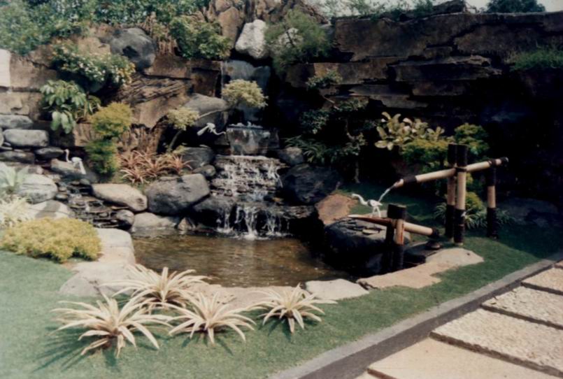 CONTOH-KOLAM IKAN PADA TAMAN-DESAIN - freewaremini