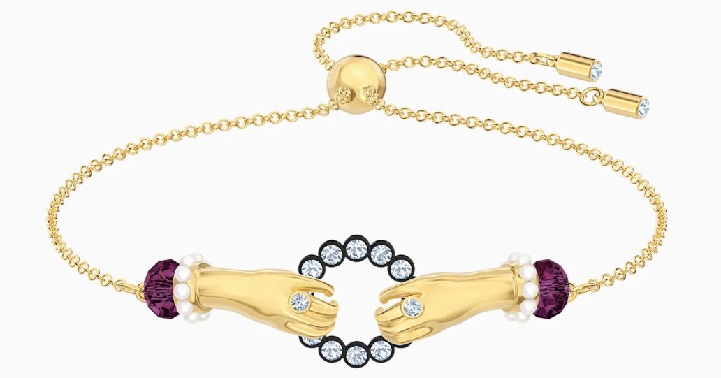 Super Punch: Cursed bracelet; Vampire's bite necklace; Comet-viewing dress