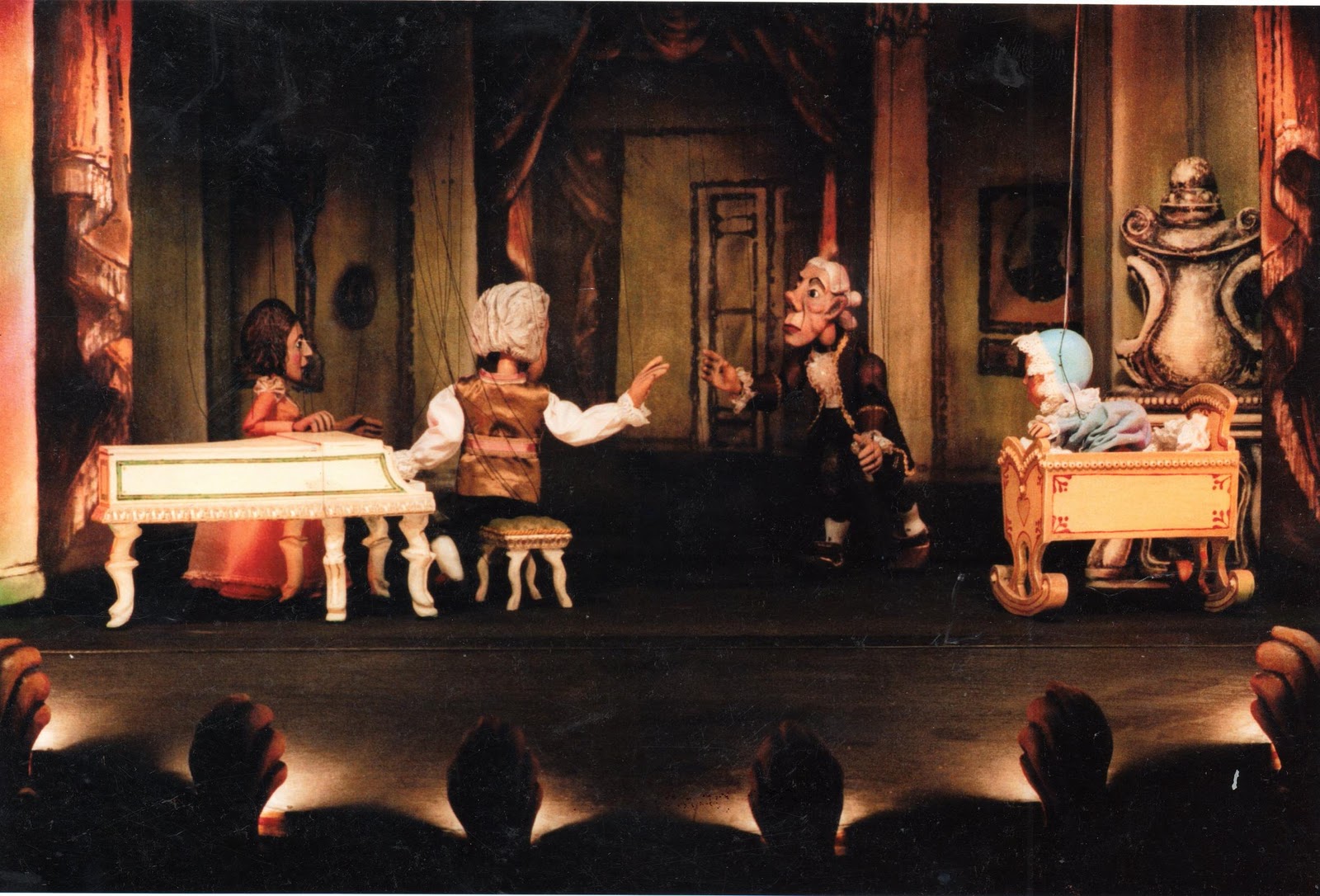 Dioramas and Clever Things: New Yorkers! Wooden Circus this Sunday