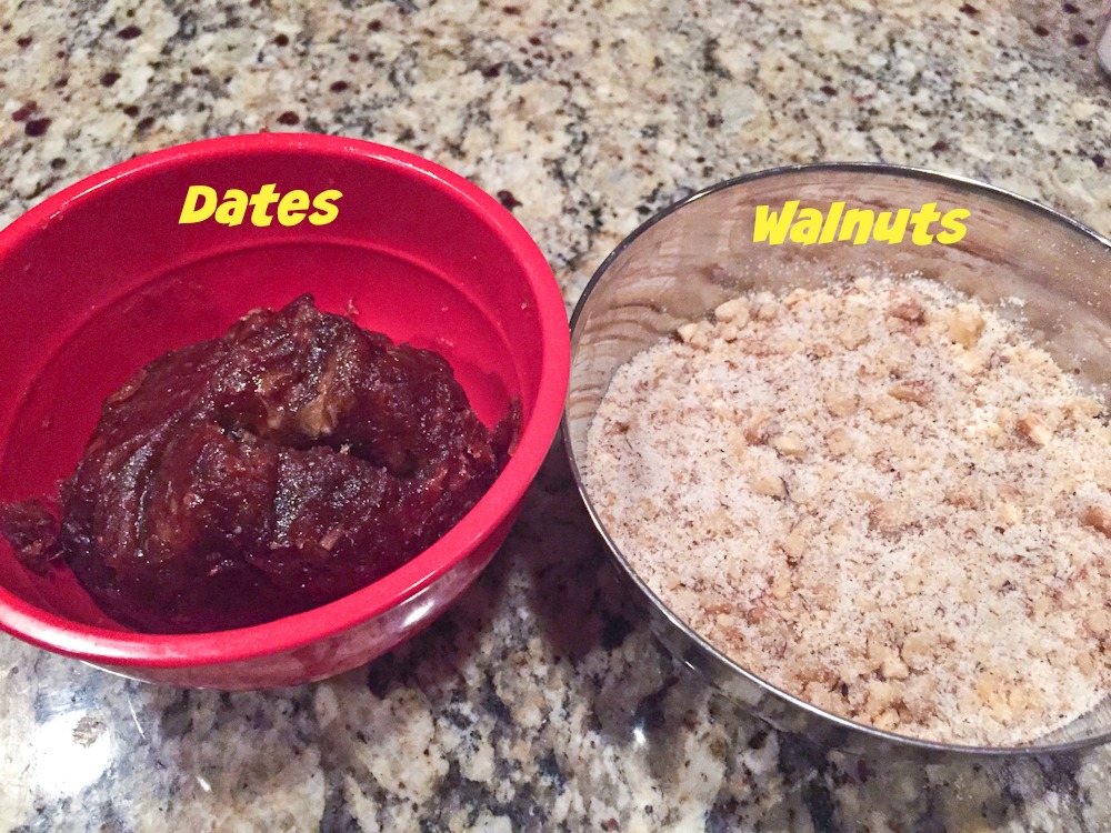 Date or walnut-filled Iraqi cookie (kleicha)