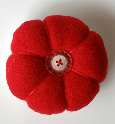 fiberluscious: The Classic Pincushion