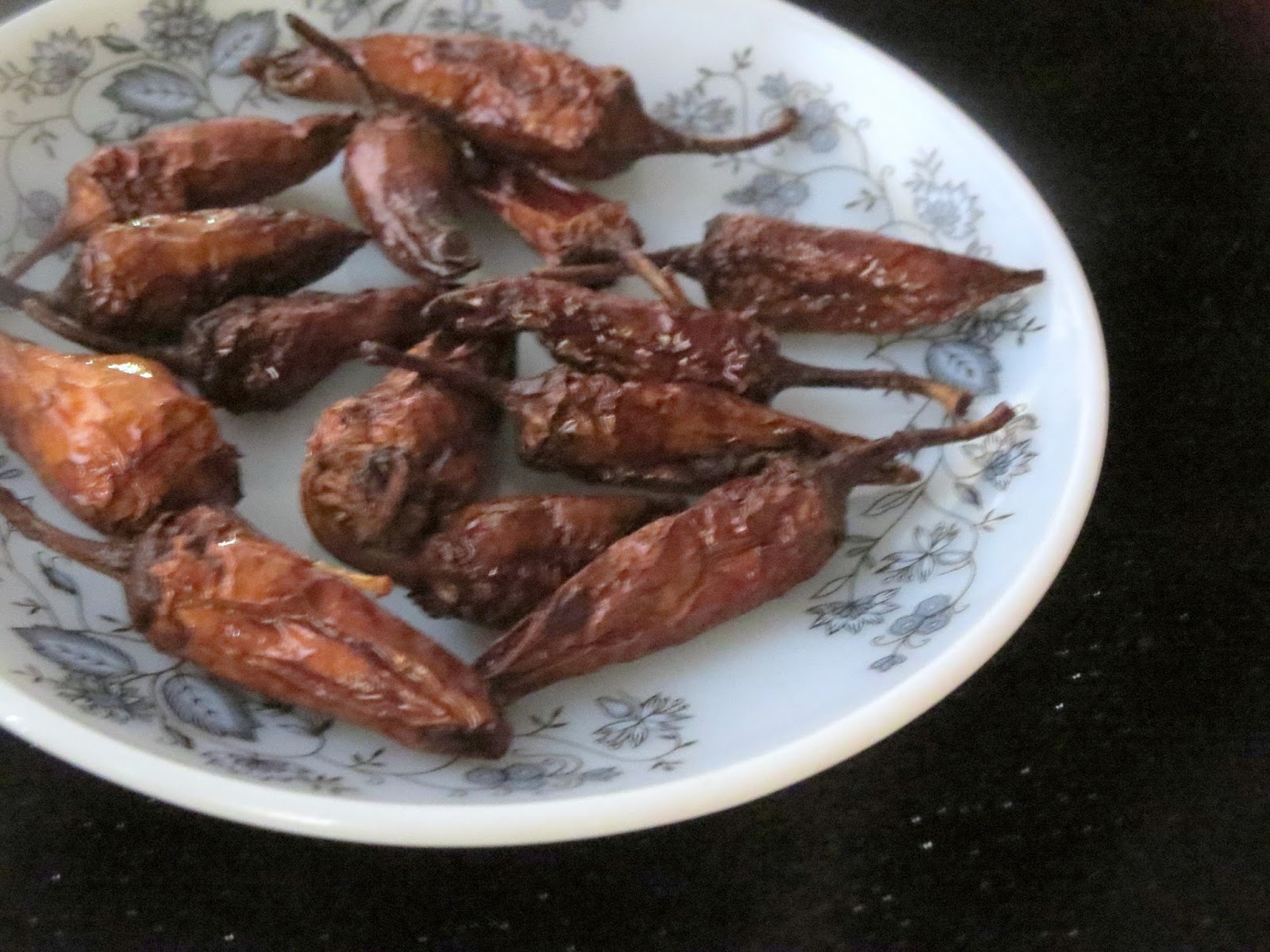 Nitha's Cookbook: Mor milagai / Thayir mulaku / kondattam mulaku / Sun ...