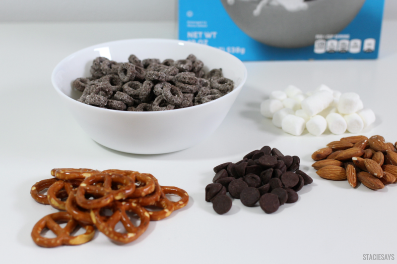 Easy Oreo O's Snack Mix - Stacie Raye