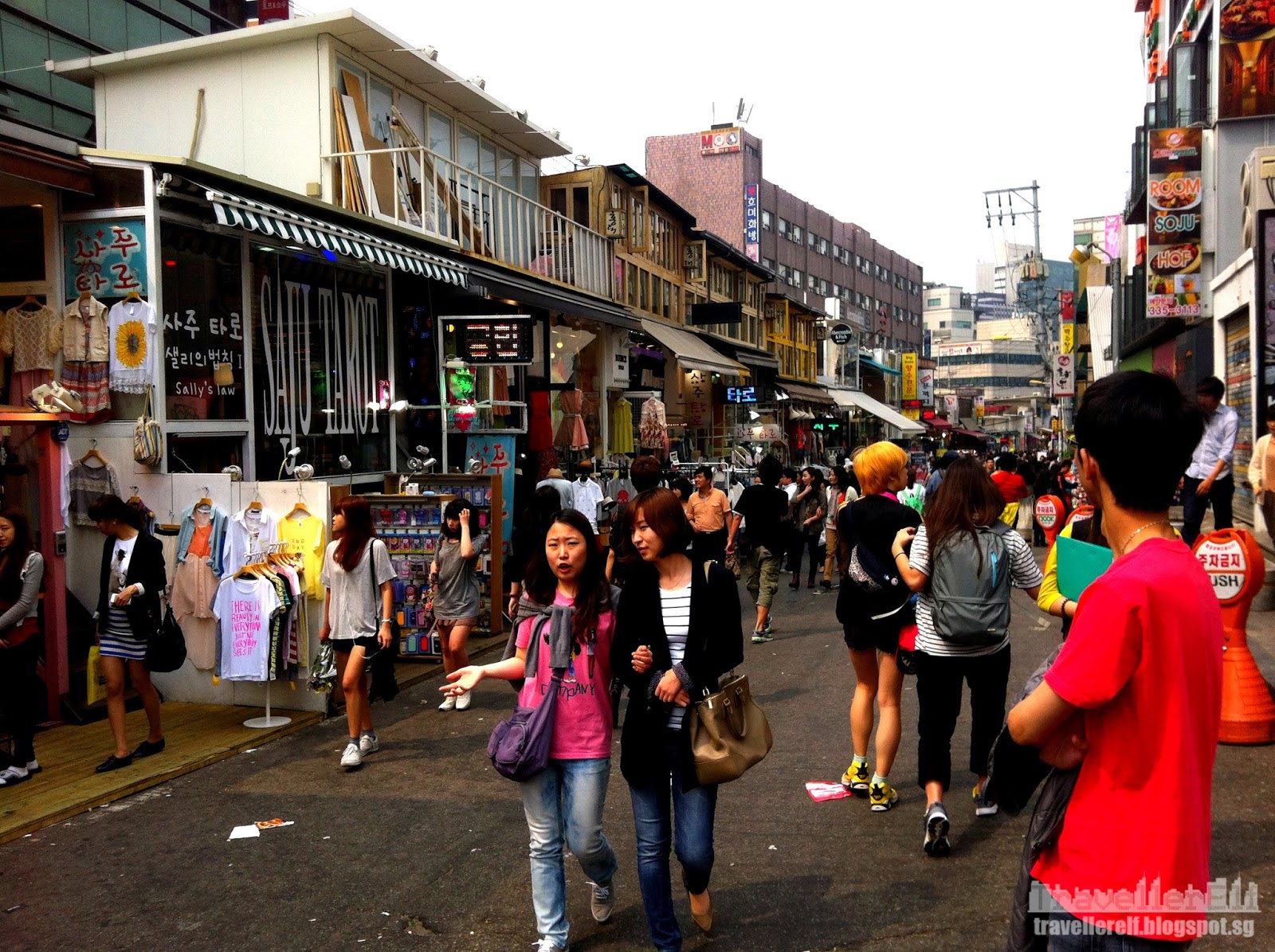 Shopping in Seoul ~ Hongdae (Hongik University Street 홍대) - Travellerelf