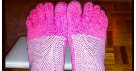 Mindy's fitness Journey: Wiggle your toes! Injinji toe socks fun!!!