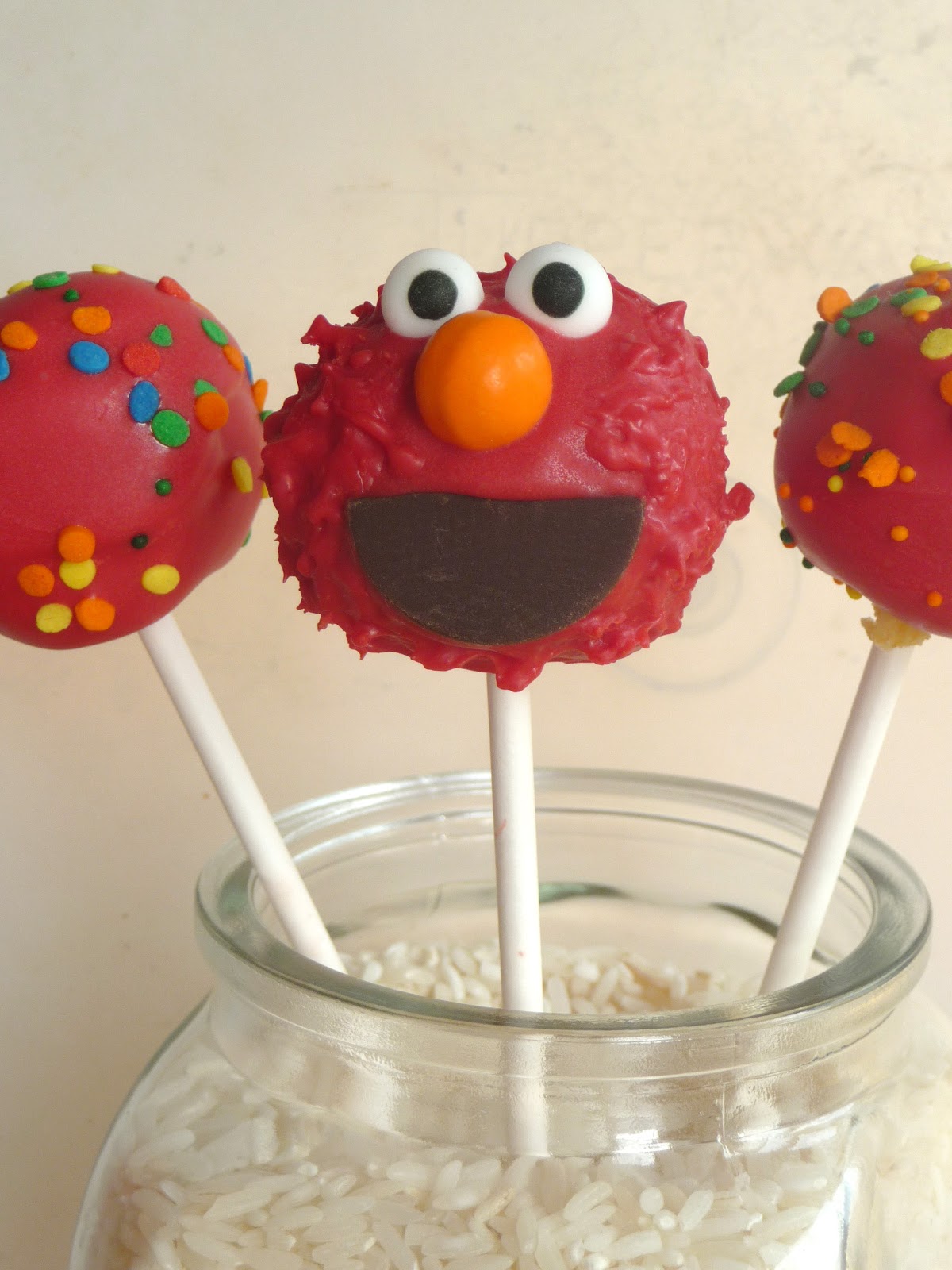 my little corner of the world: Elmo cake pops - step by step!