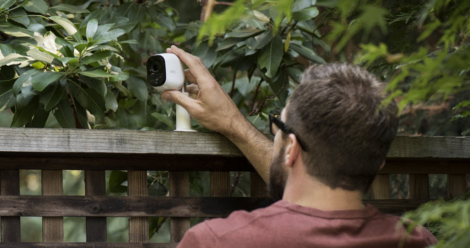 Arlo Pro - Wireless smart home security with audio and 130° viewing ...