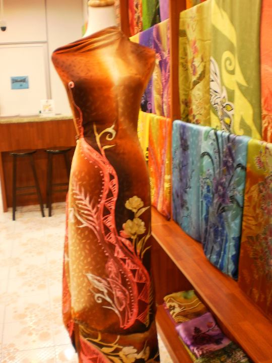 Yumna Batik: RAYON BERUS CINA RM150