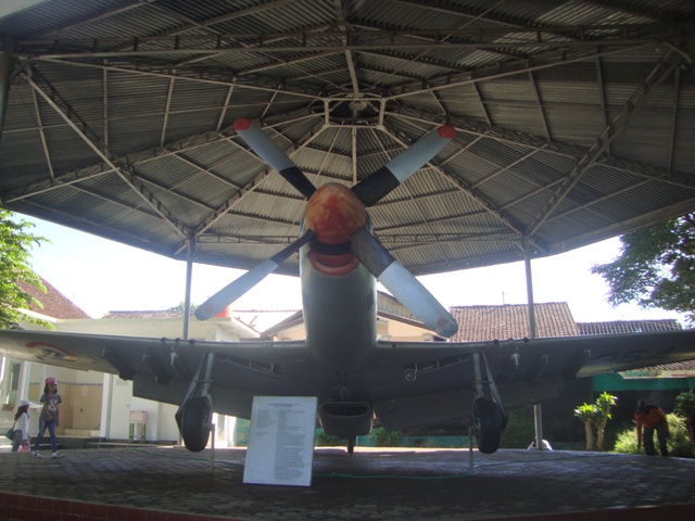 MUDAH BELAJAR IPS SMP : MONUMEN PALAGAN AMBARAWA & MUSEUM ISDIMAN