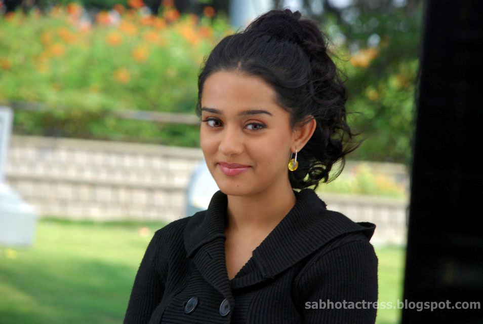 Hot Sexy Unseen Stills: Amrita Rao Hot Sexy Spicy Bikini Cute Unseen ...