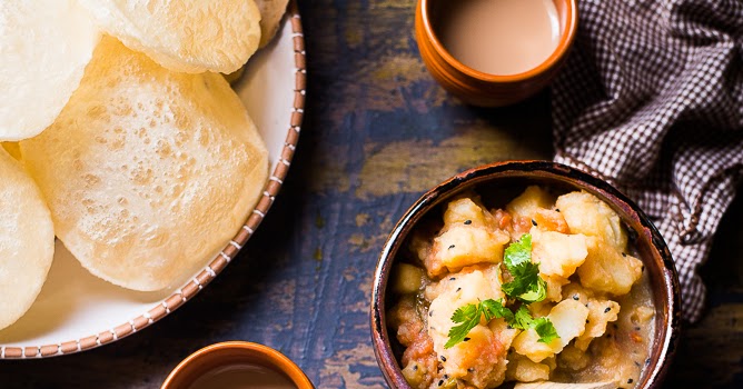 Mix and Stir: Luchi - Sada Alur Tarkari ( Aloo Charchari )