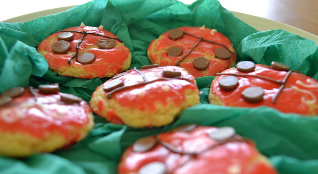 Baked with Love: Ladybug biscuits - The Little Ginger Blog