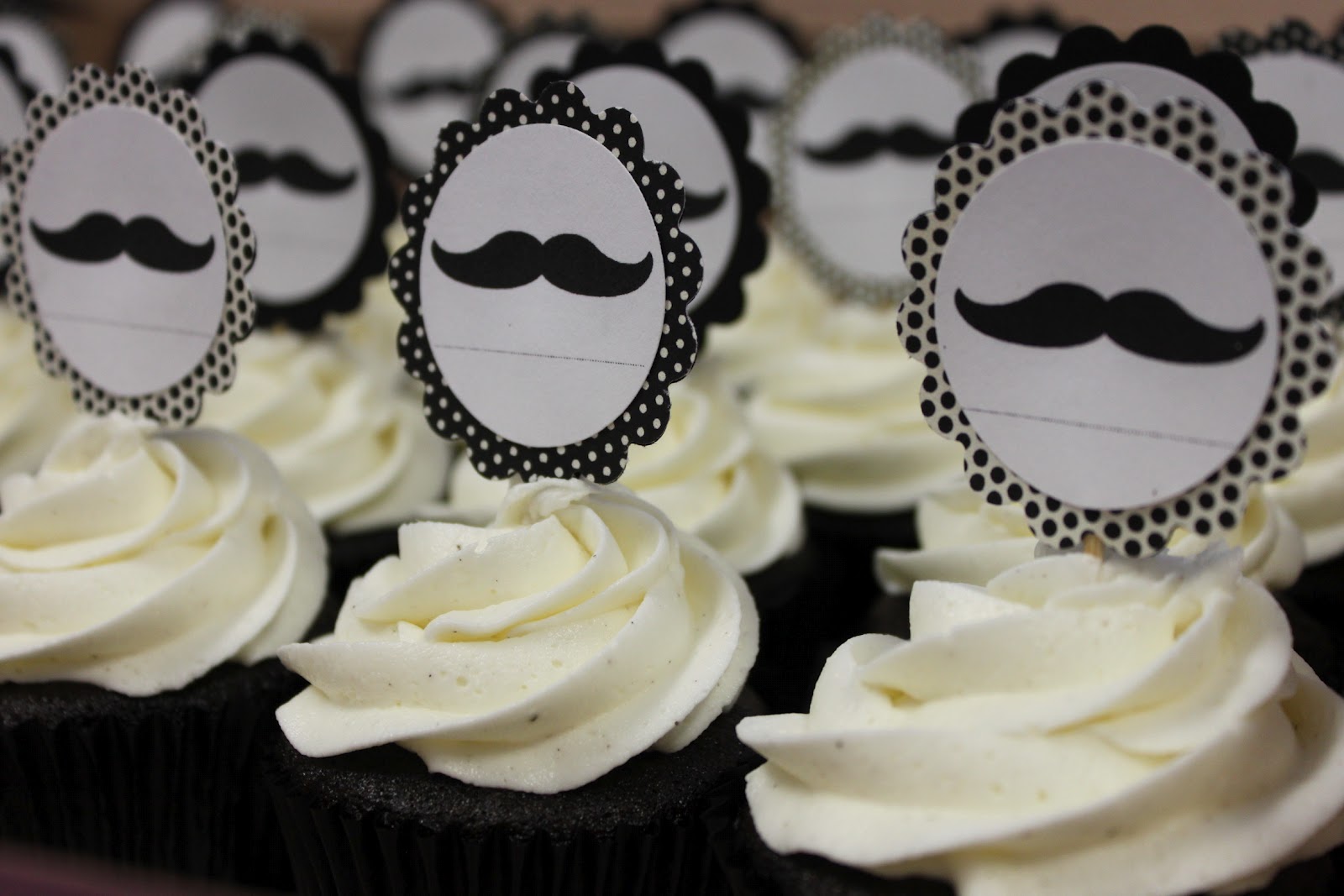Sweets for the Sweet: Mustache Cupcakes