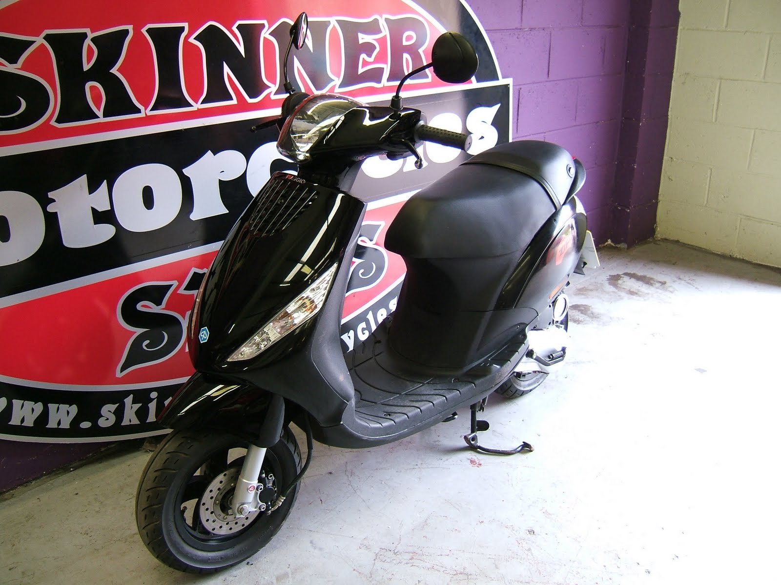 Zip 100 ~ Vespa Scooters