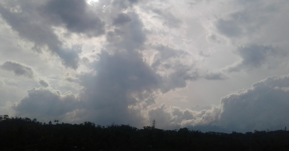 Foto Mega Di Langit Sore Hari Yang Indah