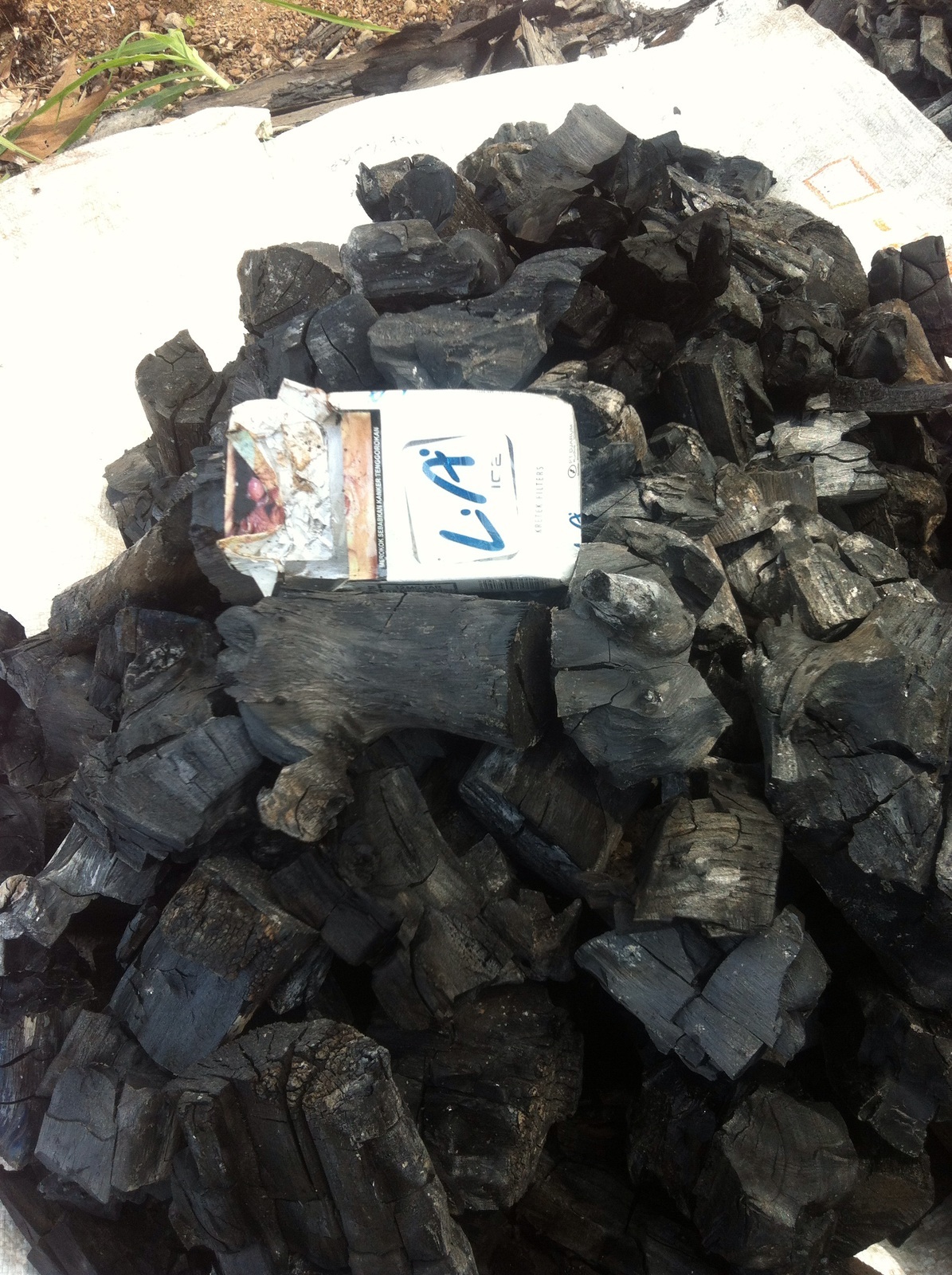 Produsen Arang Kayu Kalimantan