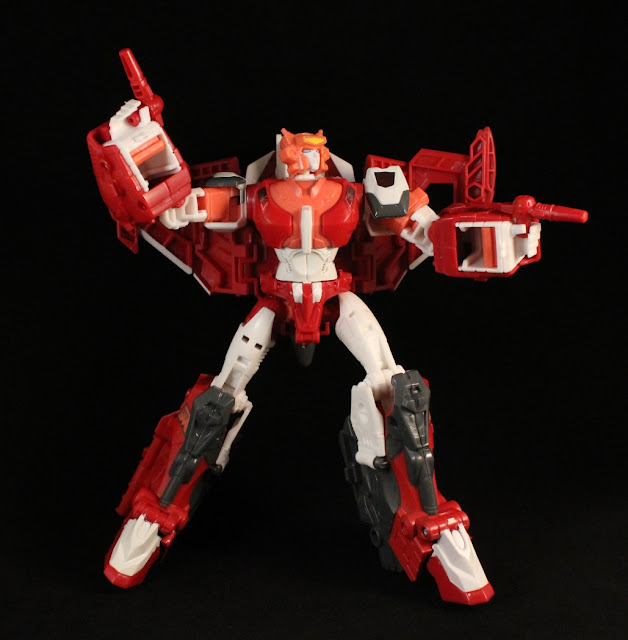 She's Fantastic: Transformers Power of the Primes - ELITA ONE!