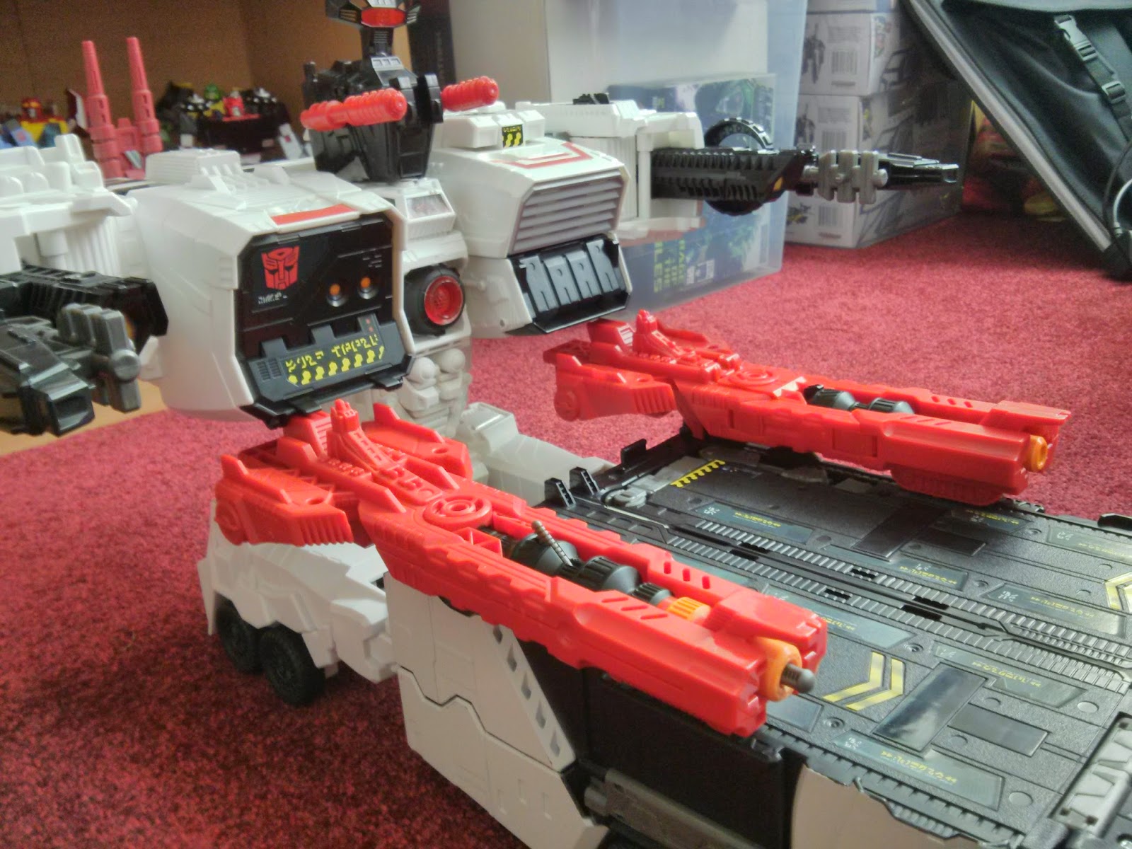 Toybox Soapbox: X2 Toys XT004 Interception Metroplex Gun Review