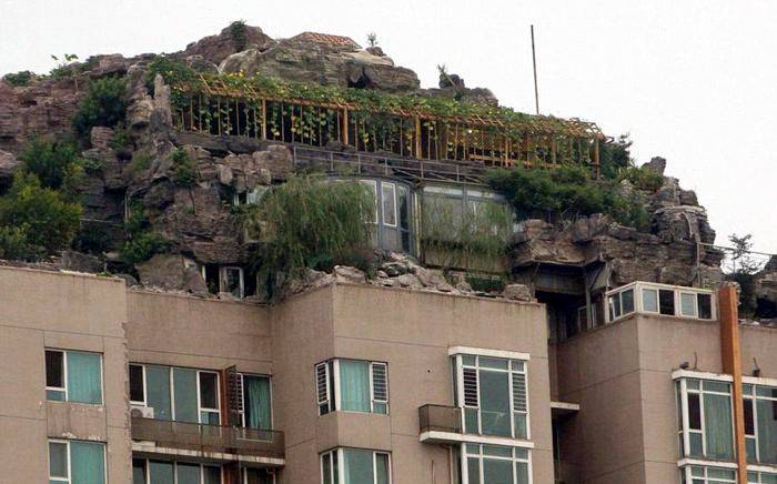 Mail2Day: Fake Mountain on Top of Apartment in Beijing (10 pics)