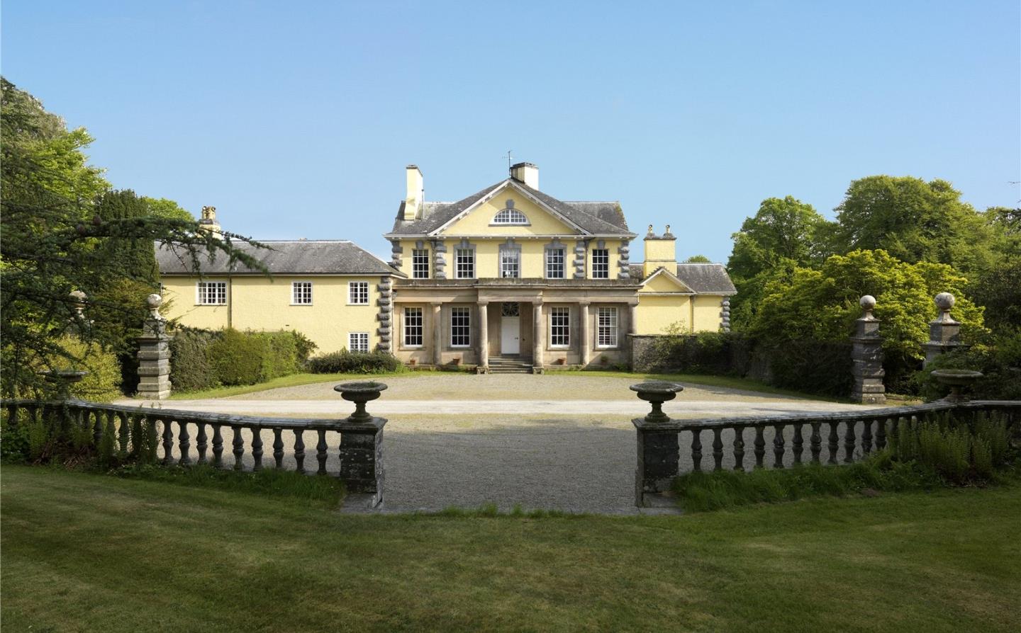 The Designer's Muse: Manor of the Month, Ffynone