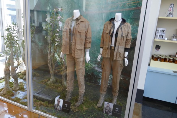 Hollywood Movie Costumes and Props: Natalie Portman and Gina Rodriguez ...