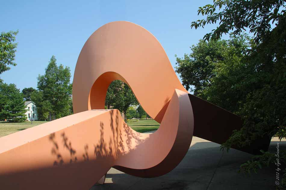 Public Art in Chicago: UIUC [Aurora I (1980) - by Bruce White]