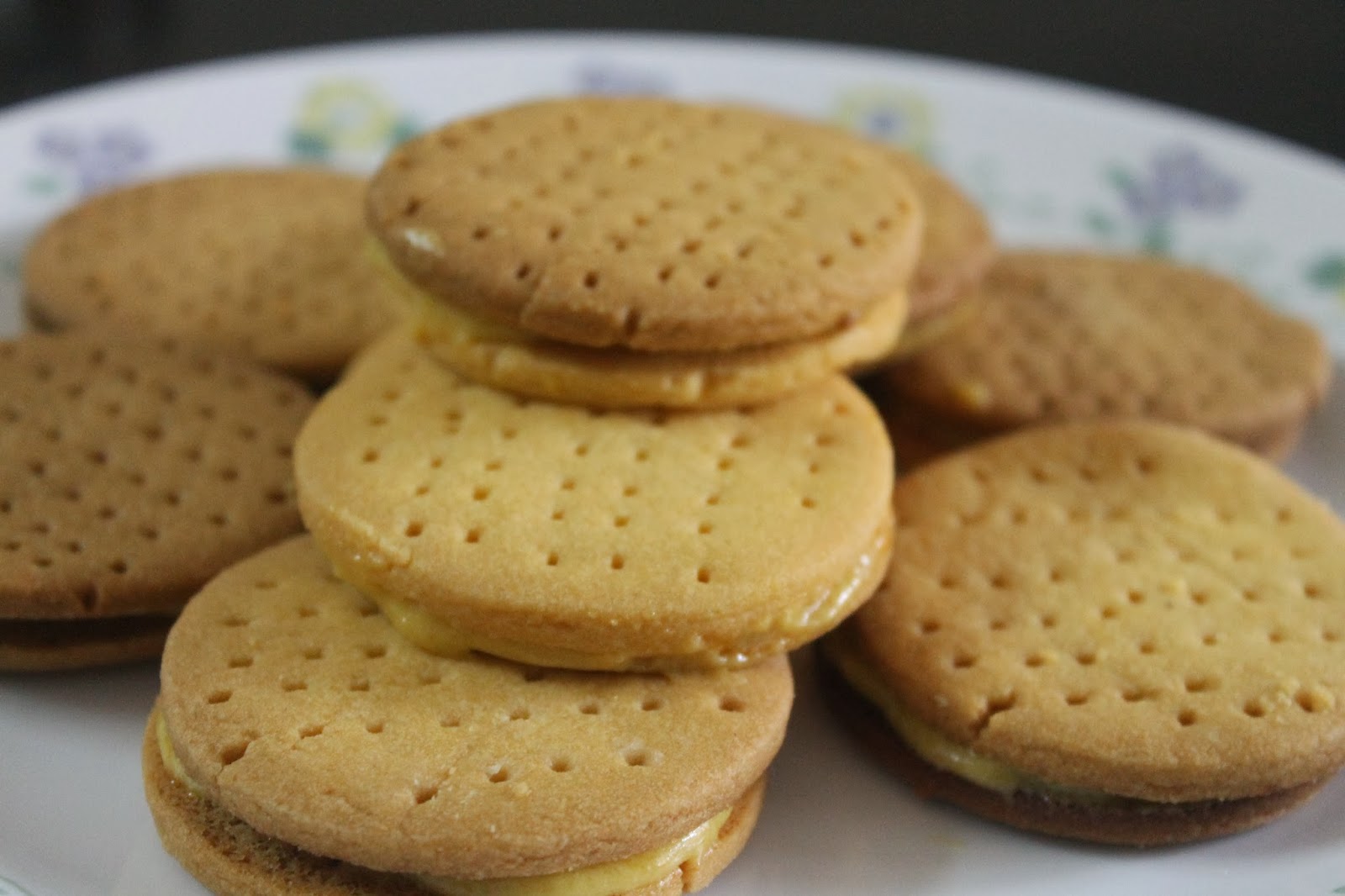 Femi's Kitchen: CUSTARD CREAM COOKIES