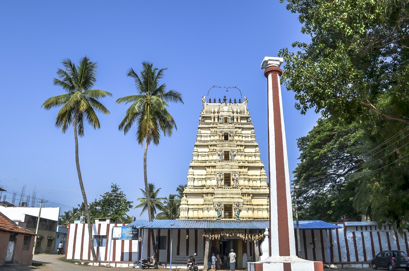 Ugra Narasimhaswamy Temple, Maddur