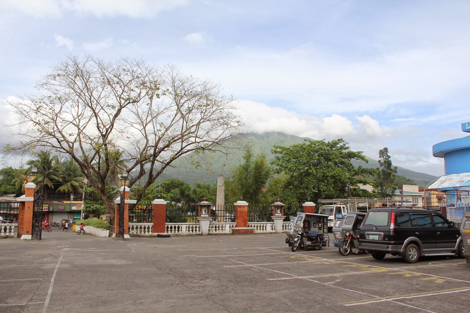 Stay, Stray, Play and Feast: St. Anthony de Padua Church: Iriga City ...