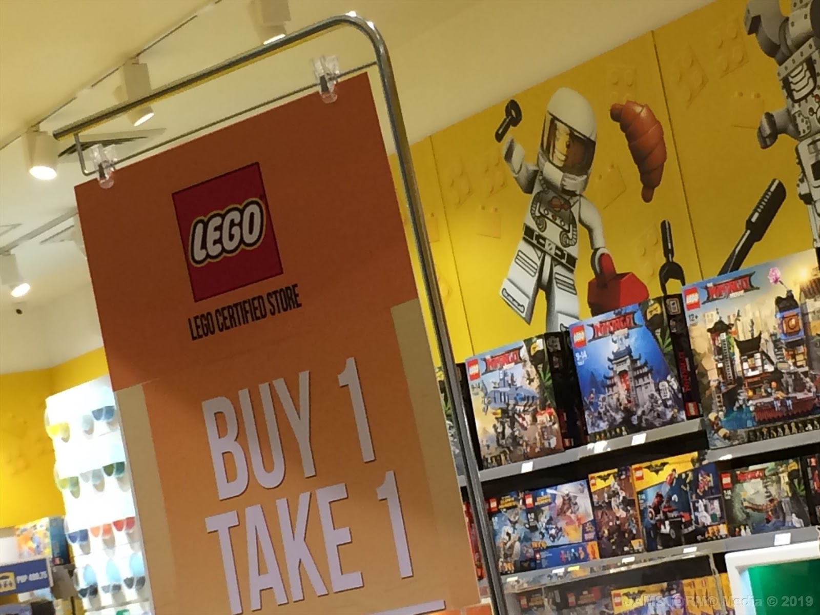 @cerbojam: LEGO® Store Sighting | Big Brick Sale