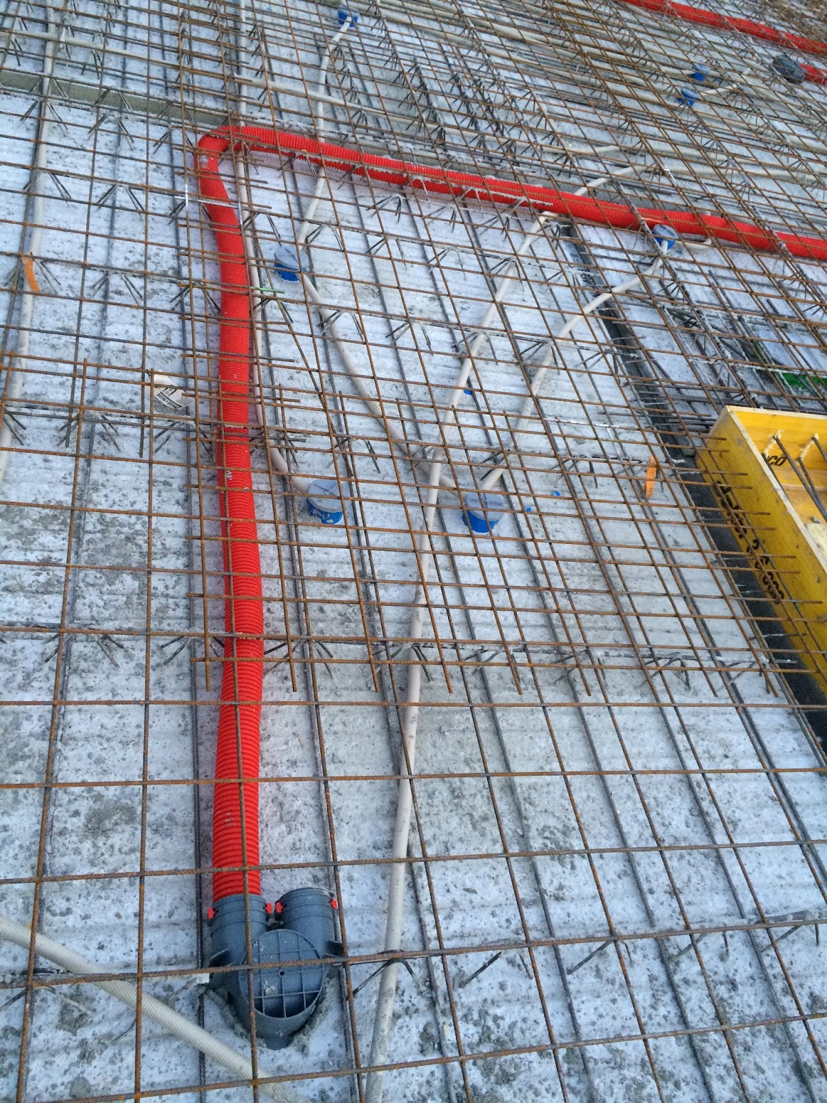 Unser Haus in Riemerling: 10.September: Die Filigrandecke des Kellers ...