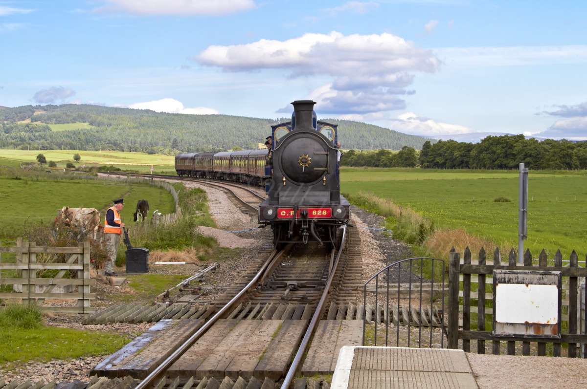Dougie Coull Photography: Strathspey Railway - Broomhill Station