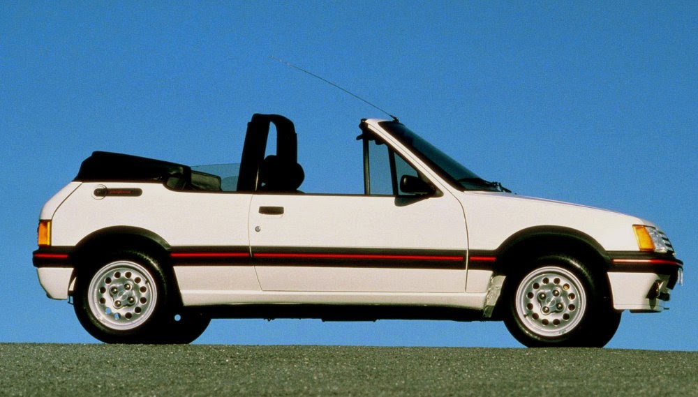 .: 208 Cabriolet. A la espera del visto bueno de la gerencia.