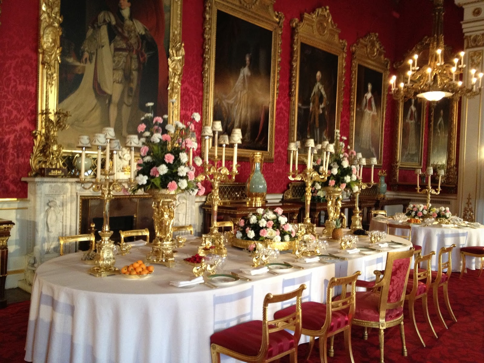 "Tweedland" The Gentlemen's club: THE ROYAL TABLE / At the King's Table ...