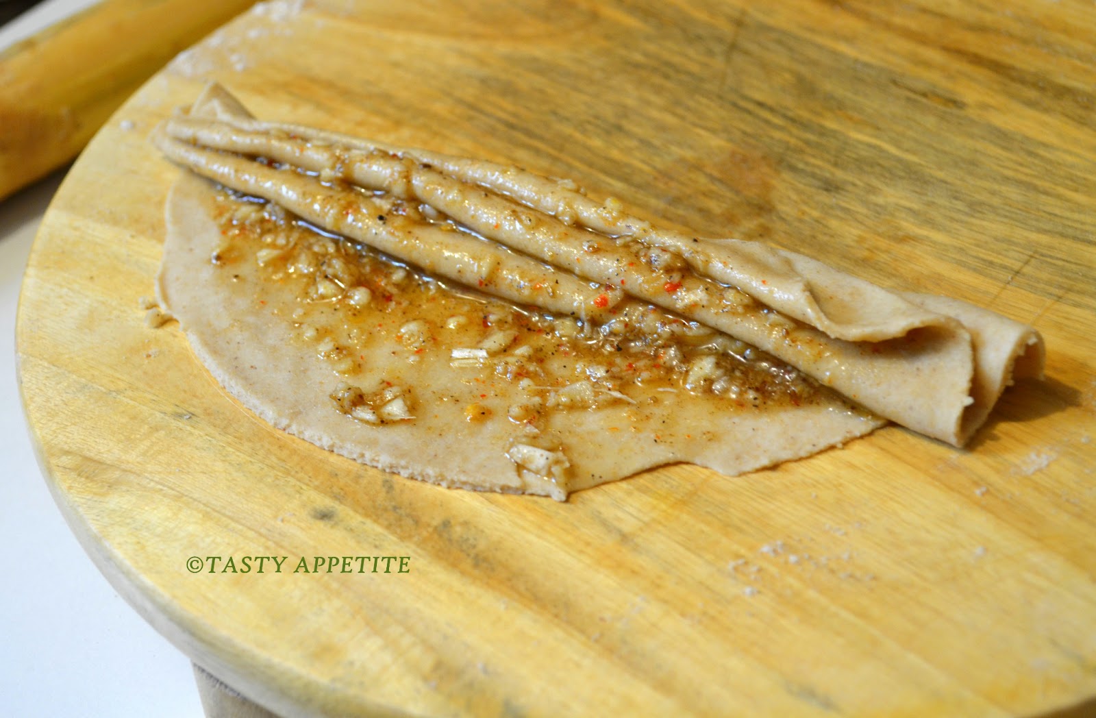 How to make Garlic Paratha / Indian Garlic Bread / Step-by-step Recipe: