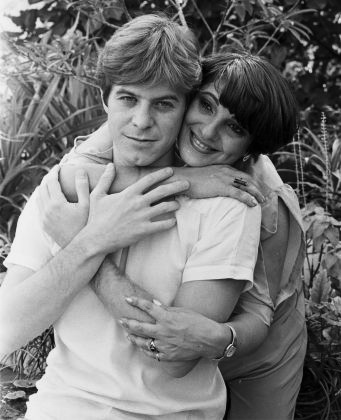 YARA AMARAL - (52 anos) Atriz * SP (16/09/1936) + RJ (31/12/1988) VIRGEM