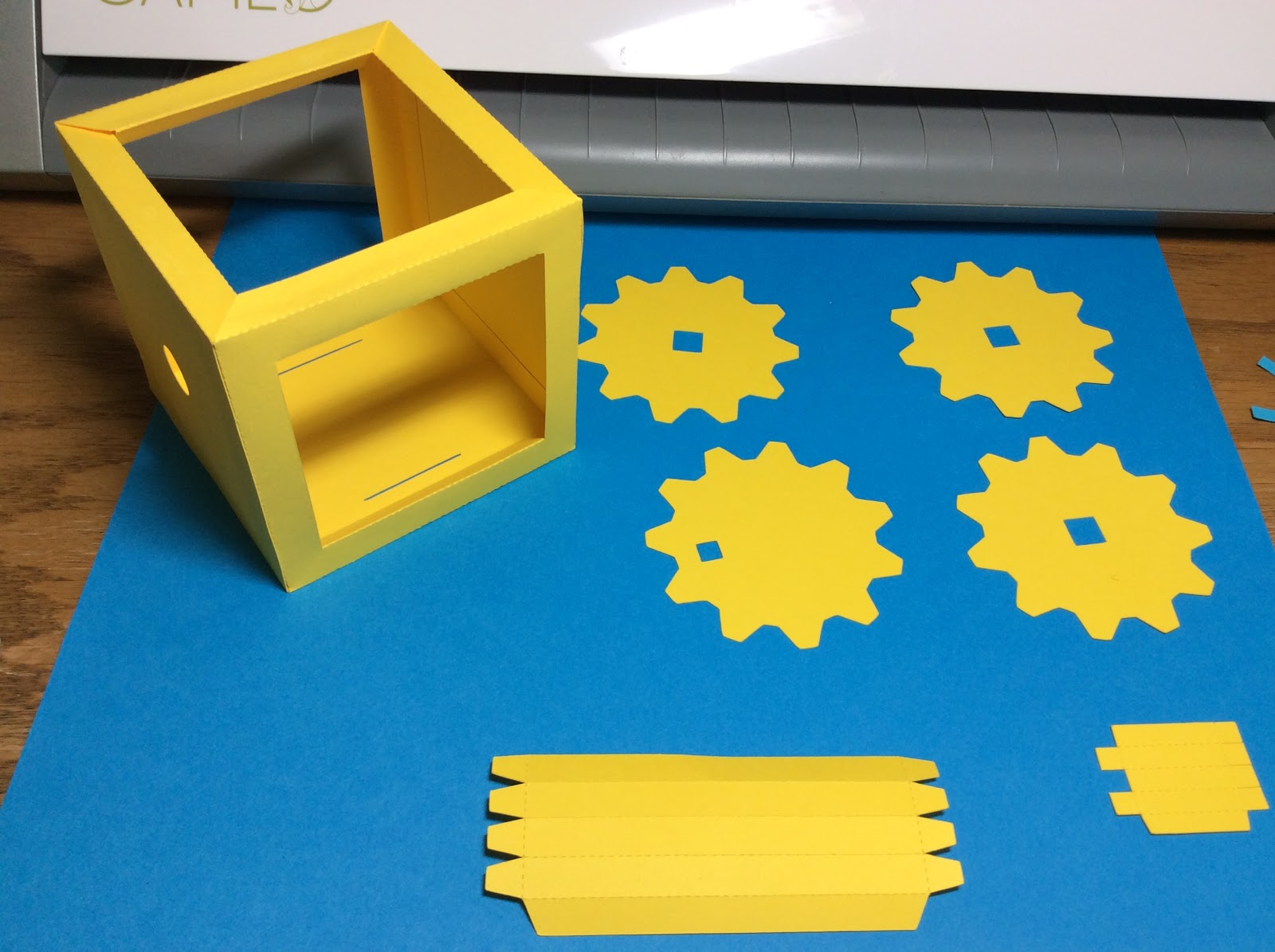 Papercrafts and other fun things: Square Gear Box