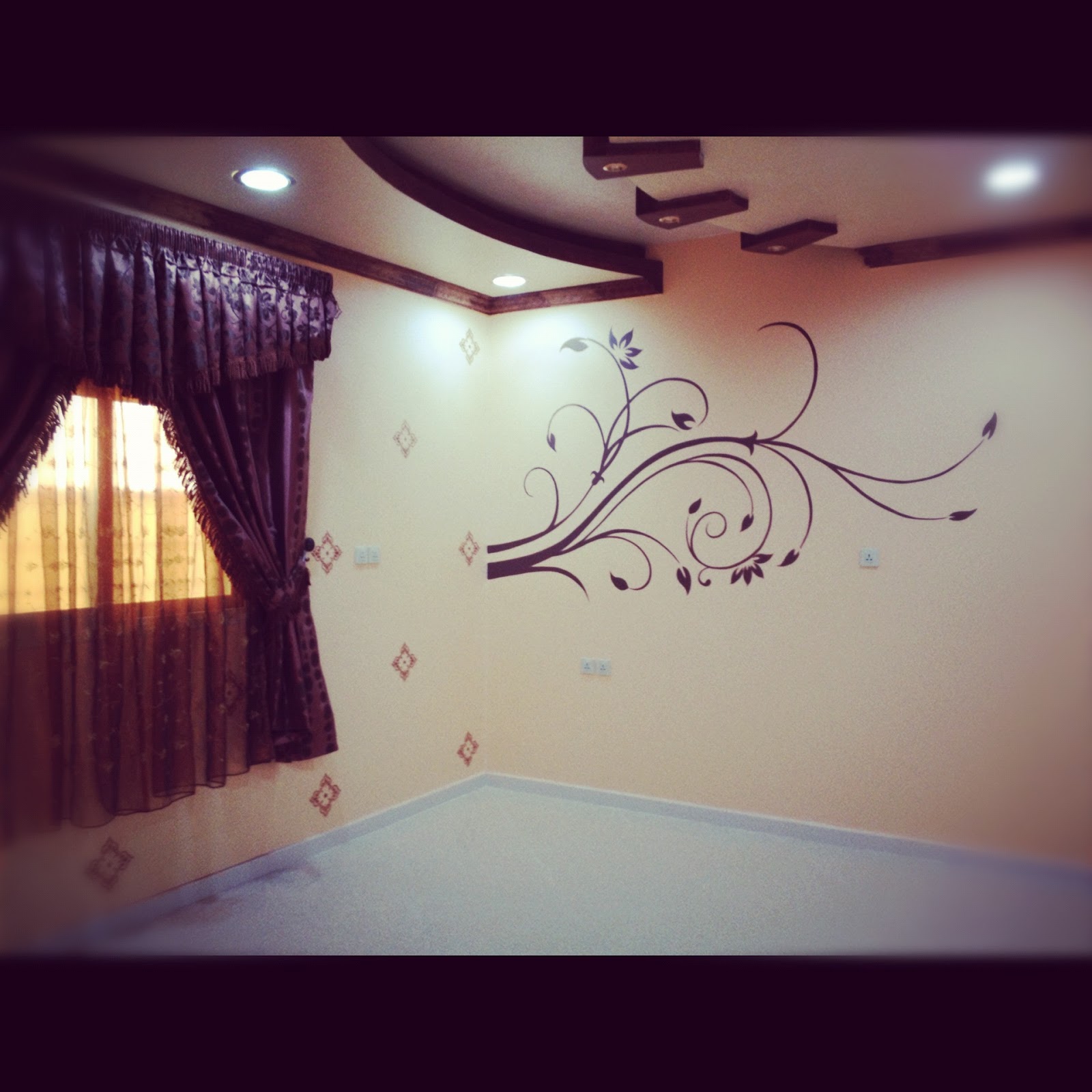 Wall Design Ideas: Stencil and hand painted wall