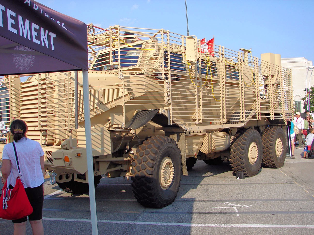 hobbyjm: Buffalo 6x6 MPCV Slat Armour Version 1/35 de Bronco Models.