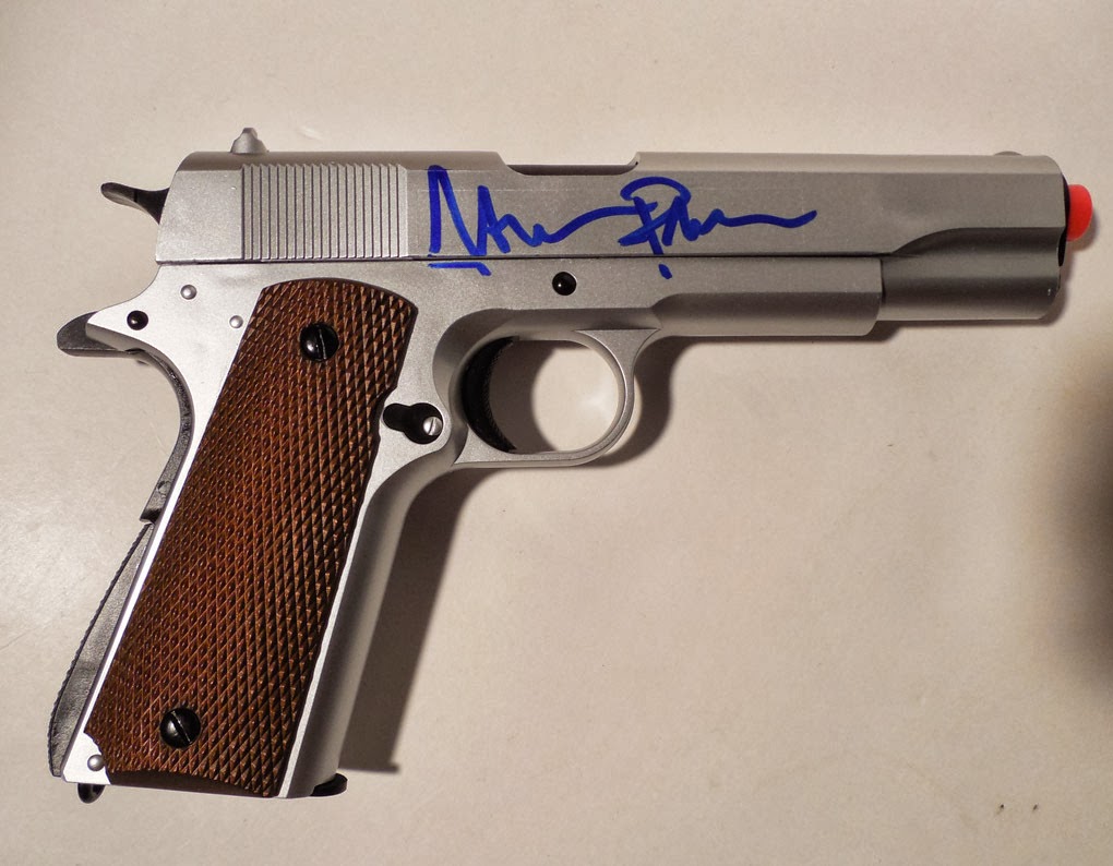 BREAKING BAD : BREAKING BAD - Prop Gun SIGNED Aaron Paul Jesse Pinkman ...