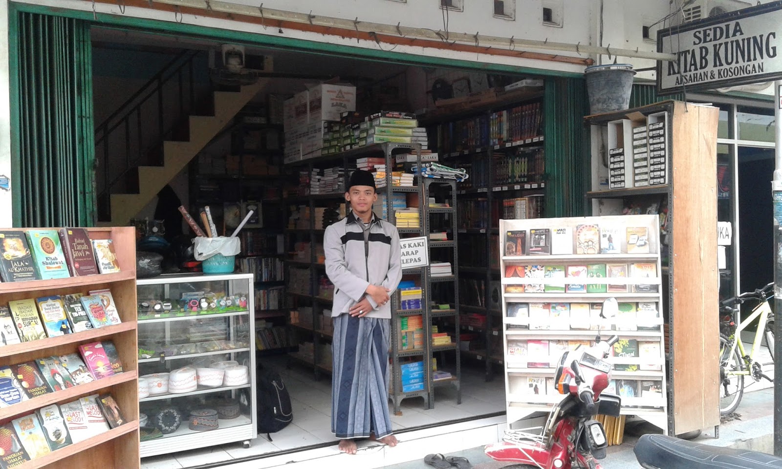 toko kitab modern kaliwungu